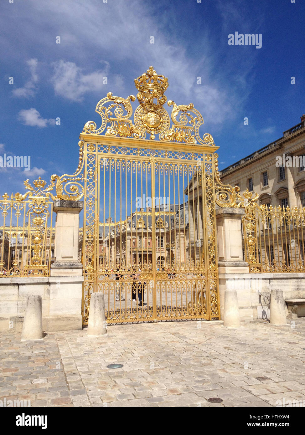 Gold gates hi-res stock photography and images - Alamy