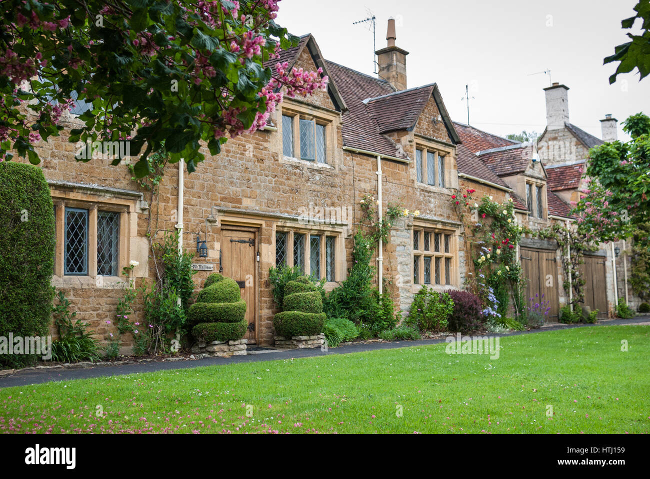 Character house in the village of Honington, Warwickshire, England. UK ...