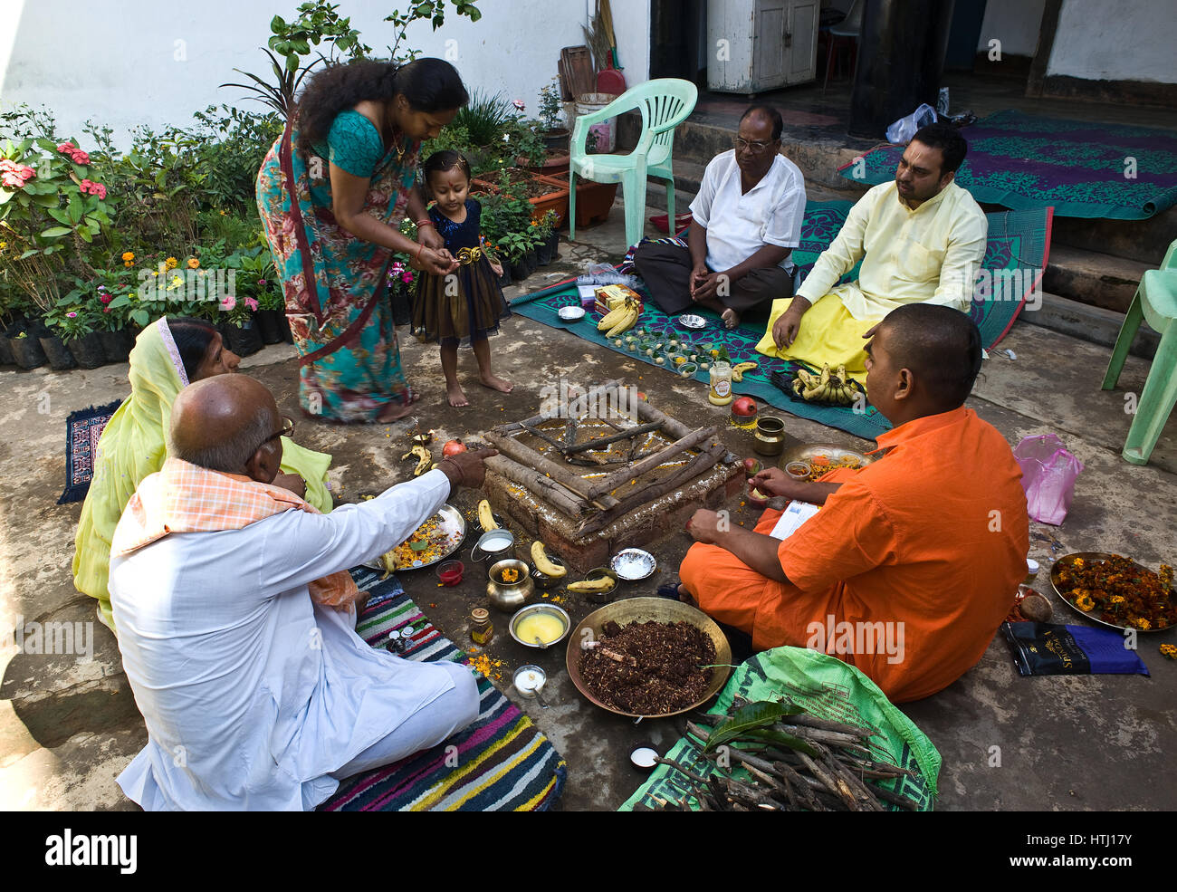 Yajna hi-res stock photography and images - Alamy