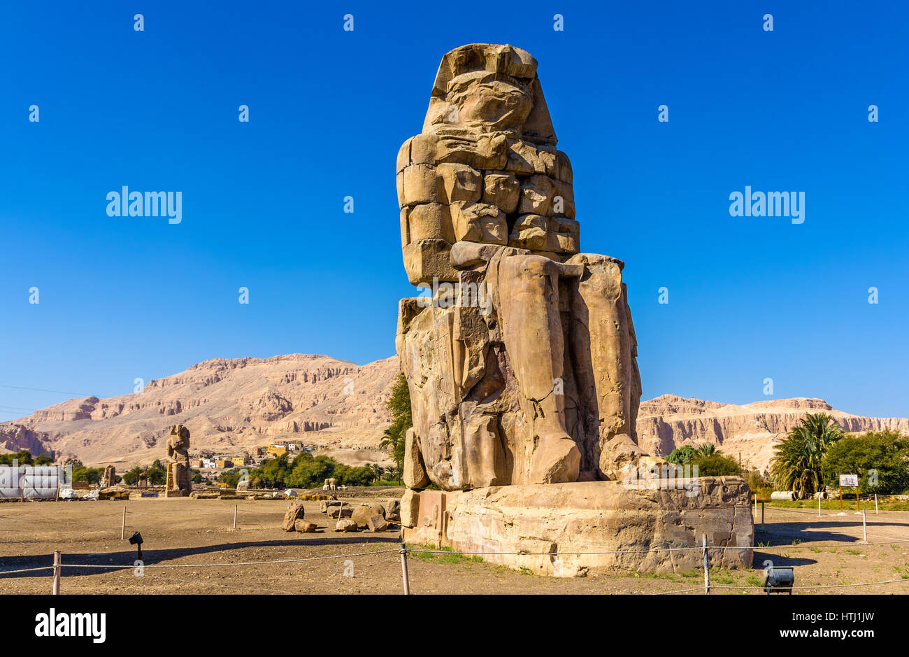 The colossus of memnon hi-res stock photography and images - Alamy