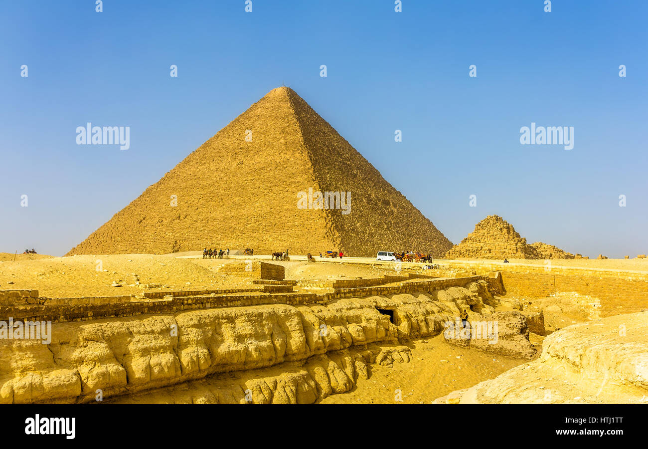 The Great Pyramid of Giza and smaller Pyramid of Henutsen (G1C Stock ...