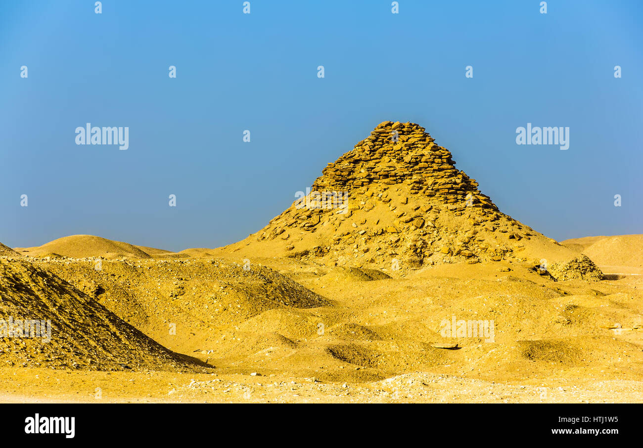 View of the Pyramid of Userkaf at Saqqara - Egypt Stock Photo - Alamy