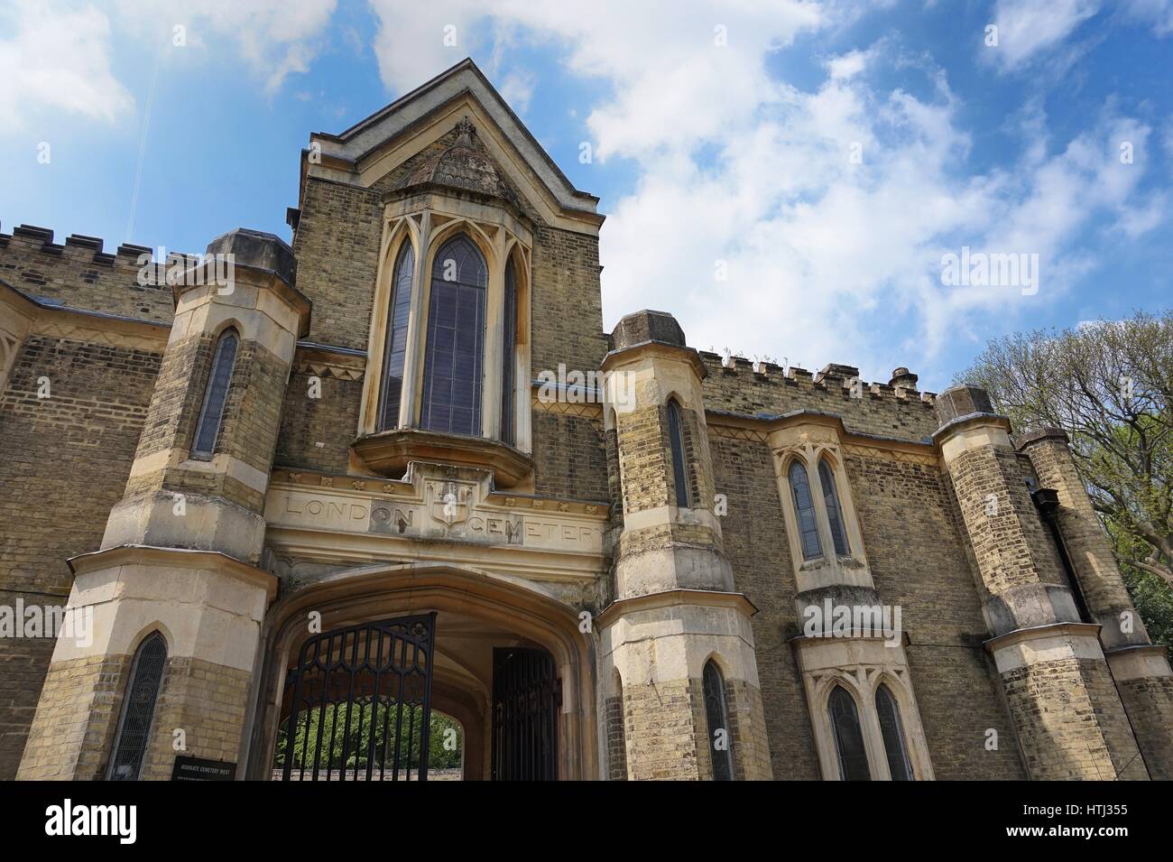 Highgate cemetery west hi-res stock photography and images - Alamy