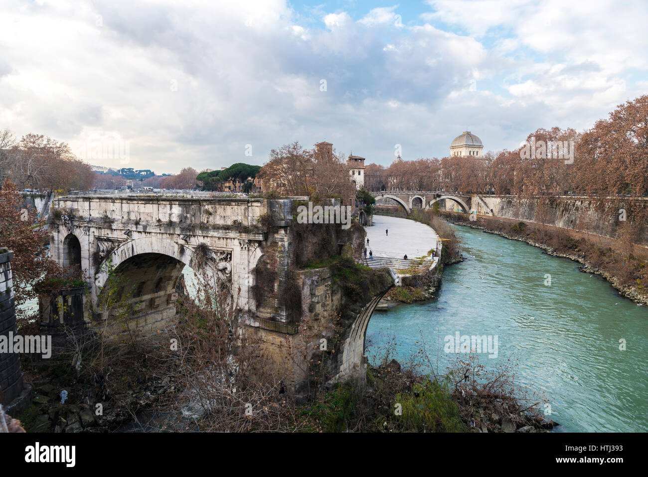 Old bridge over the Tiber river passing through Rome, Italy Stock Photo ...