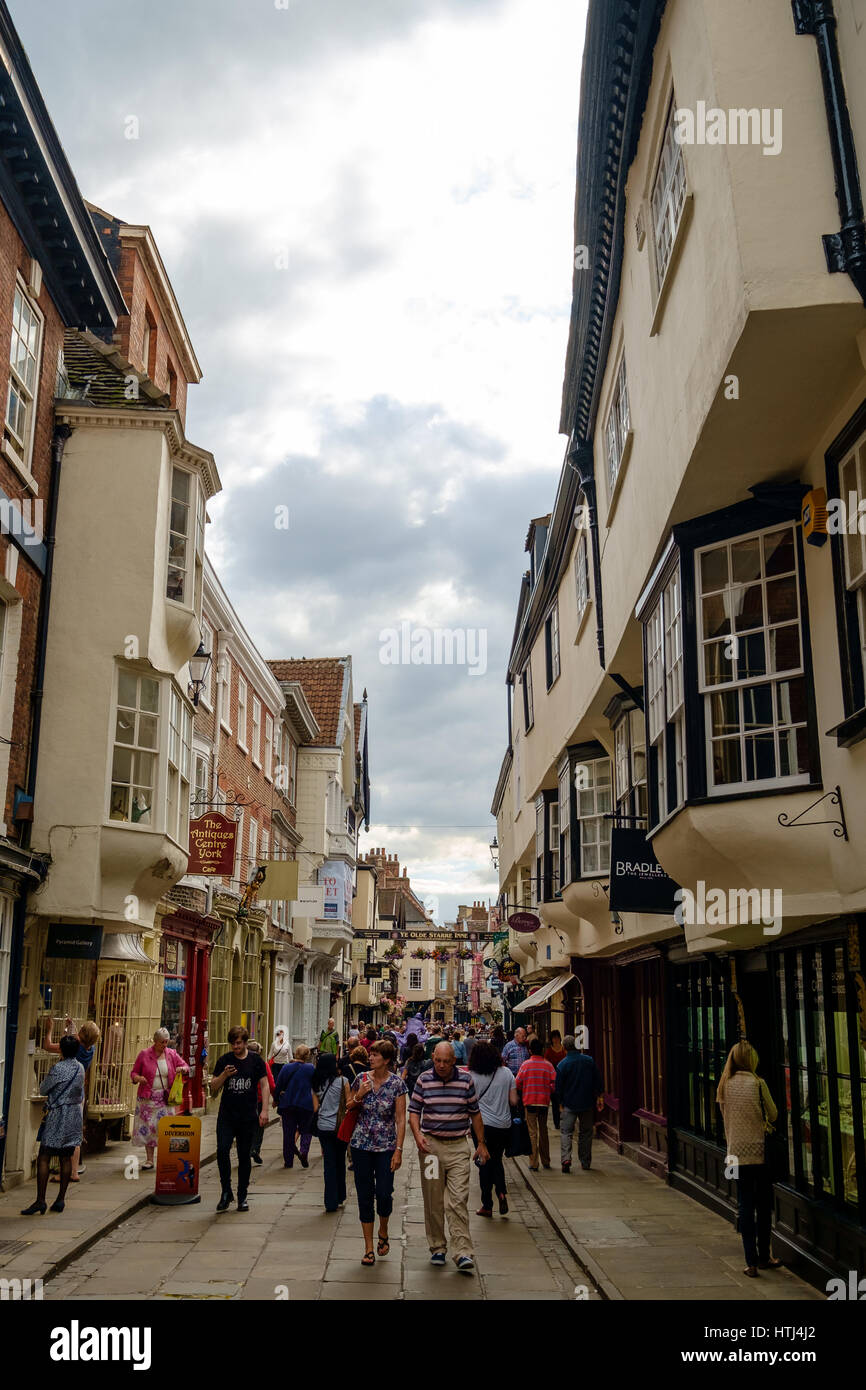 Stonegate york hi-res stock photography and images - Alamy