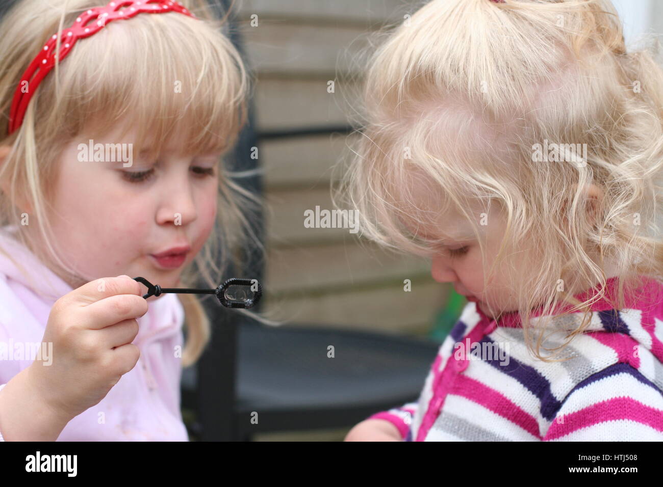 Kids playing garden bubbles hi-res stock photography and images - Alamy