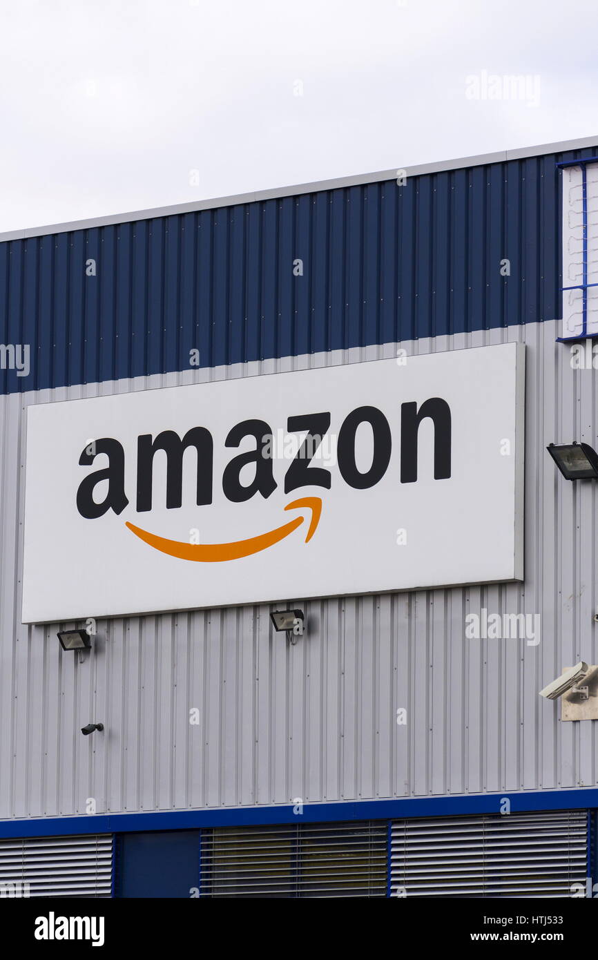 Amazon logistics logo hi-res stock photography and images - Alamy