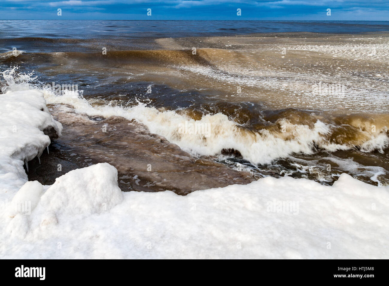 frozen countryside scene in winter with snow. beach scene with ice ...
