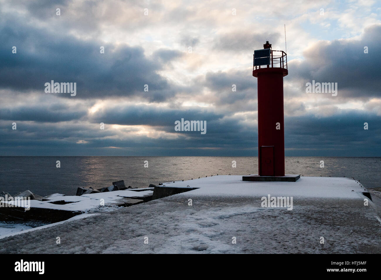 frozen countryside scene in winter with snow. beach scene with ice ...