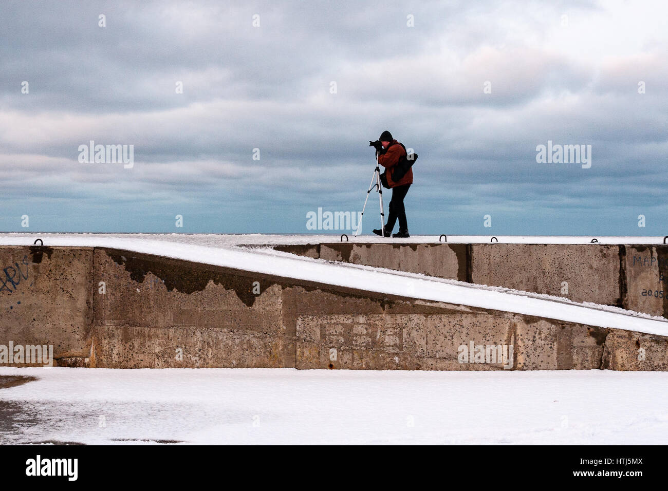 frozen countryside scene in winter with snow. beach scene with ice ...