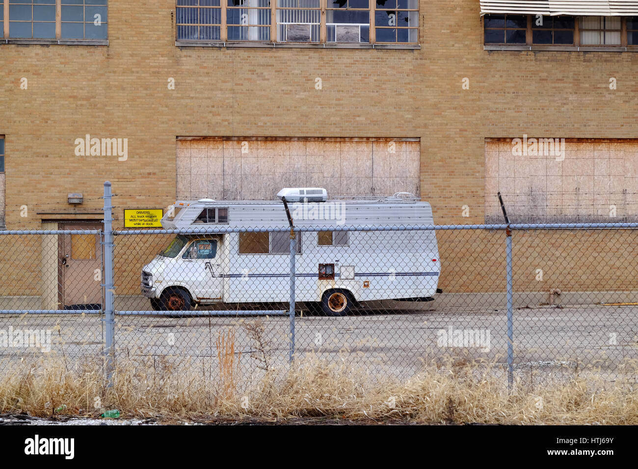 Abandoned camper hi-res stock photography and images - Alamy