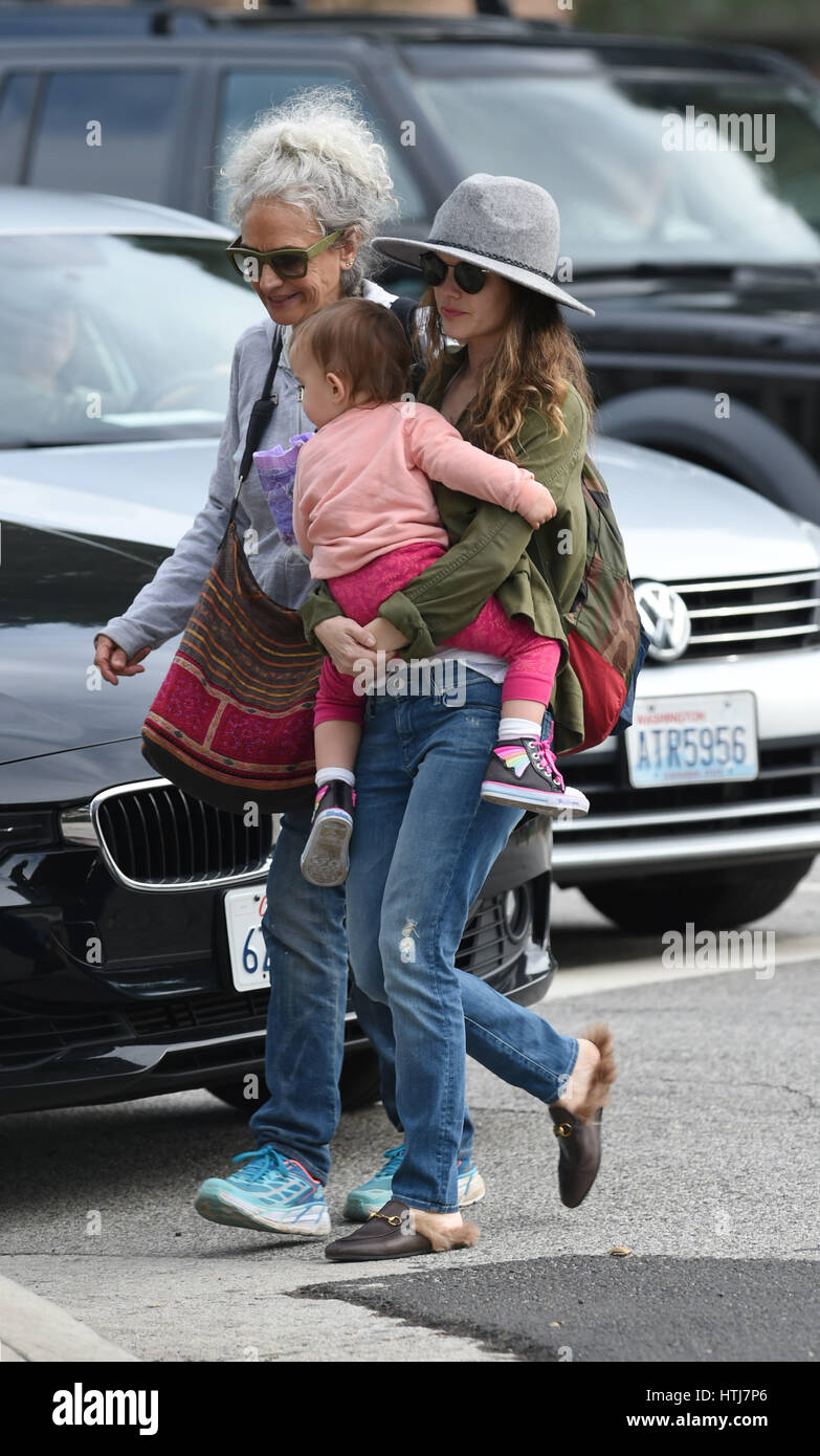 Rachel Bilson goes to lunch with her mother and daughter Briar Rose ...