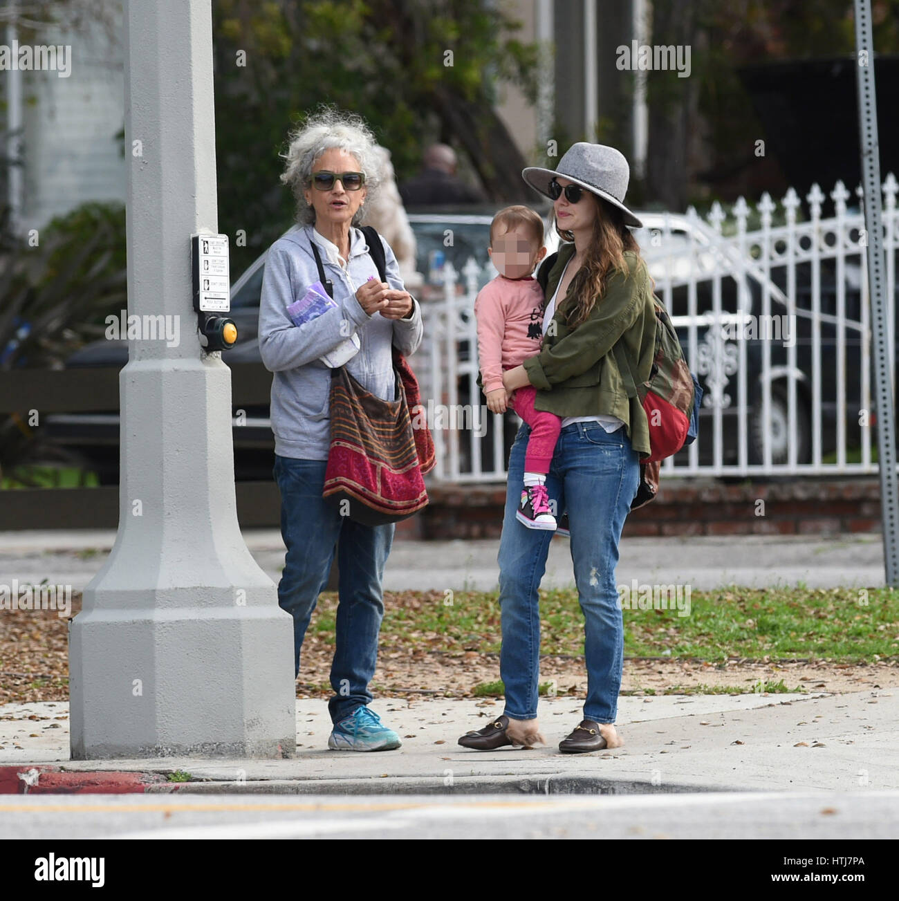 Rachel Bilson goes to lunch with her mother and daughter Briar Rose ...