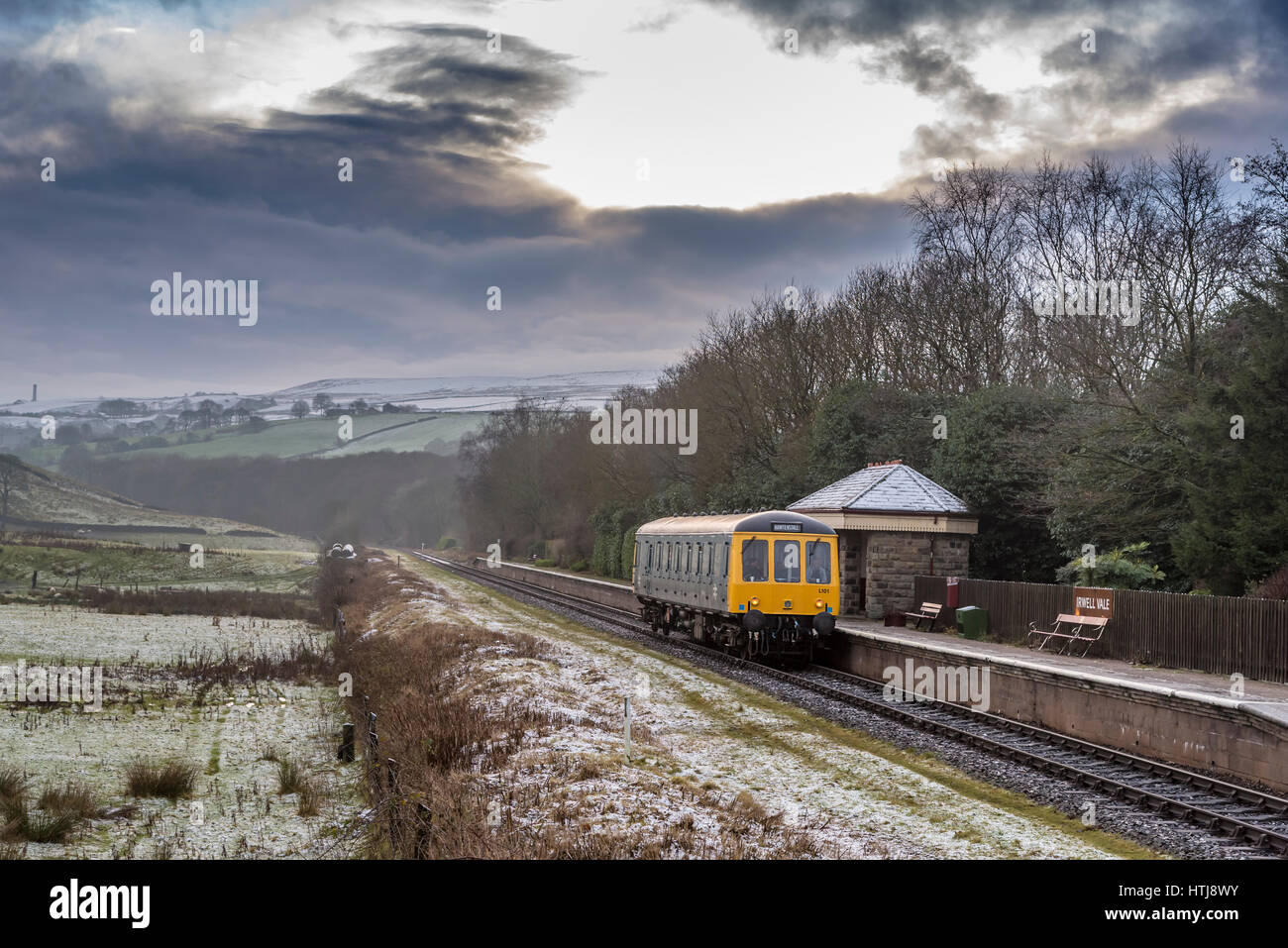 Class 101 dmu hi-res stock photography and images - Alamy