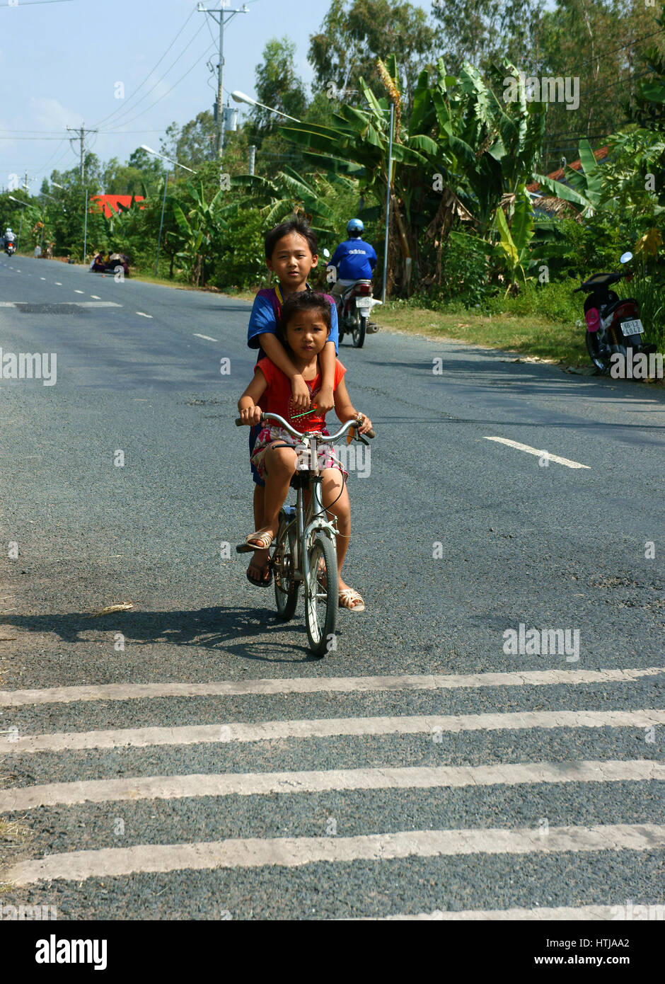 Unsafe cycling hi-res stock photography and images - Alamy