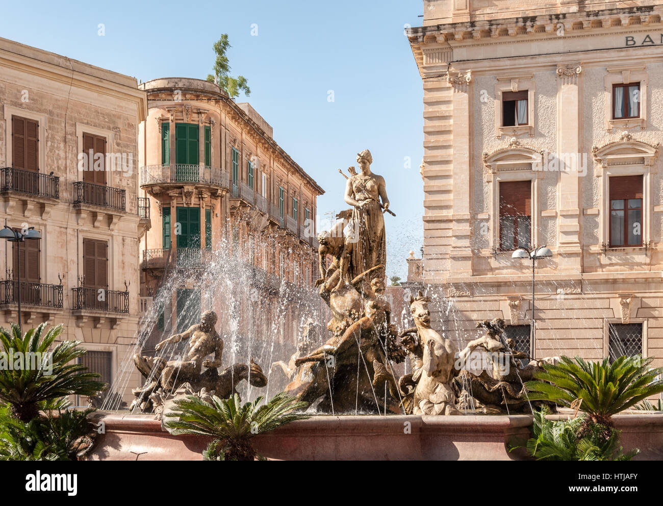 The fountain on the square Archimedes in Syracuse Stock Photo - Alamy