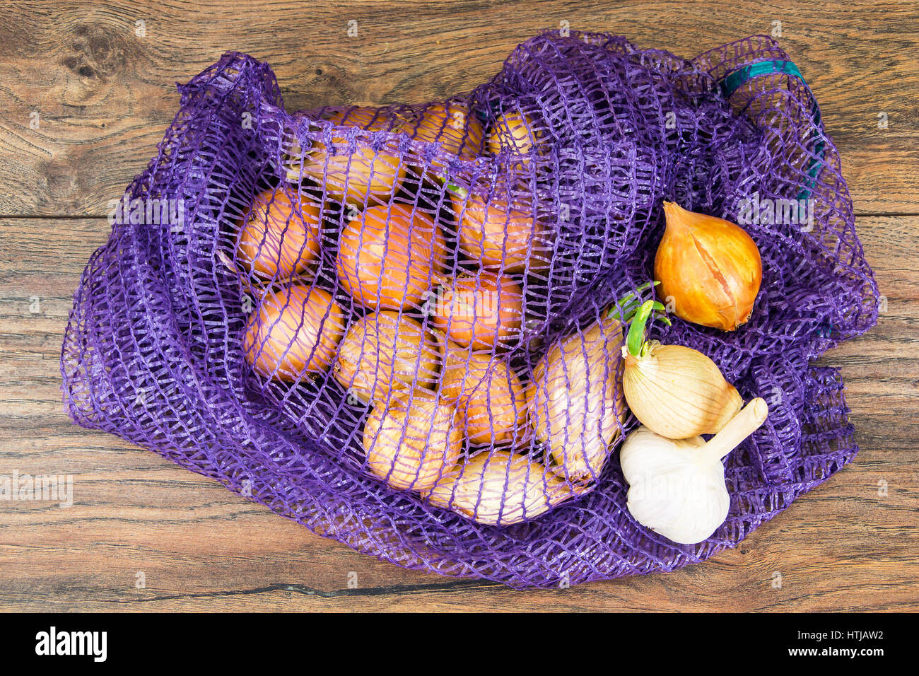 Onions in netting hi-res stock photography and images - Alamy