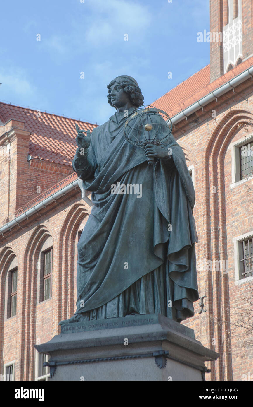 Nicolaus Copernicus Monument, Toruń Stock Photo - Alamy