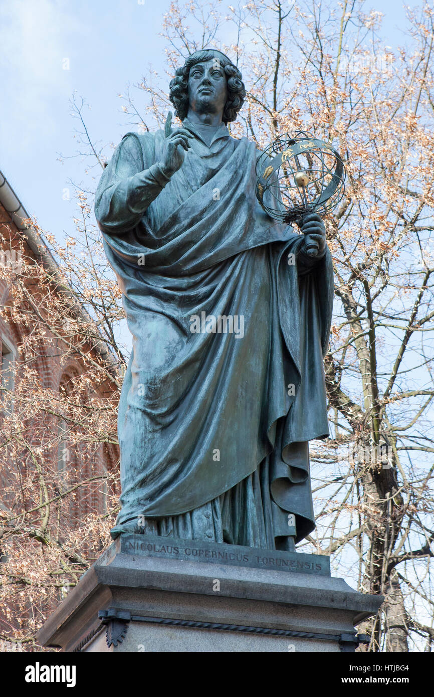 Nicolaus Copernicus Monument, Toruń Stock Photo - Alamy