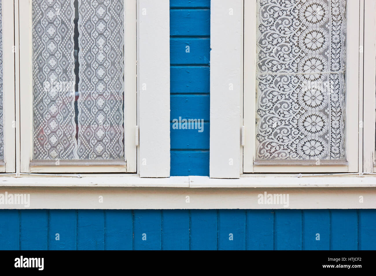 Net curtains hi-res stock photography and images - Alamy