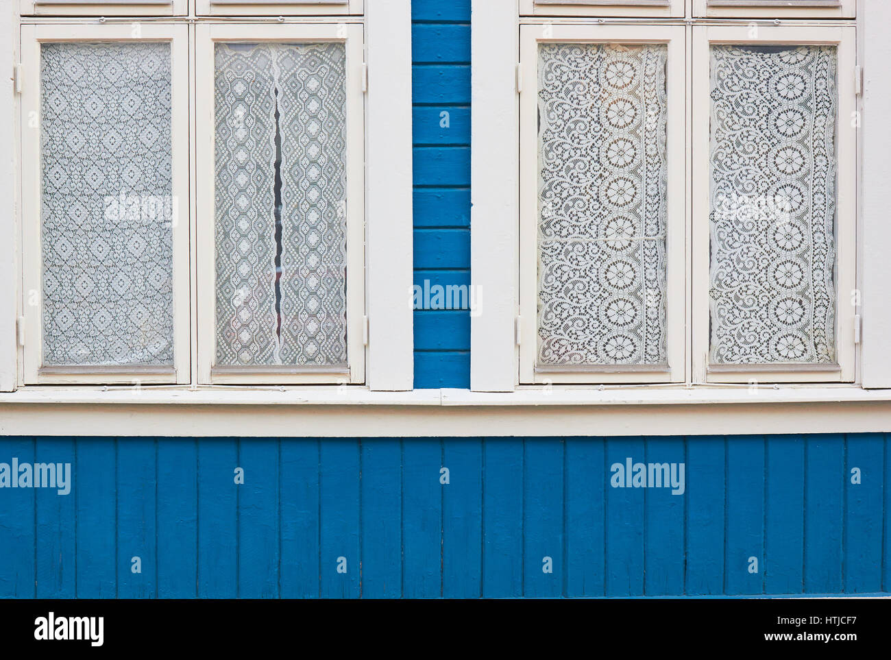 Net curtains hi-res stock photography and images - Alamy