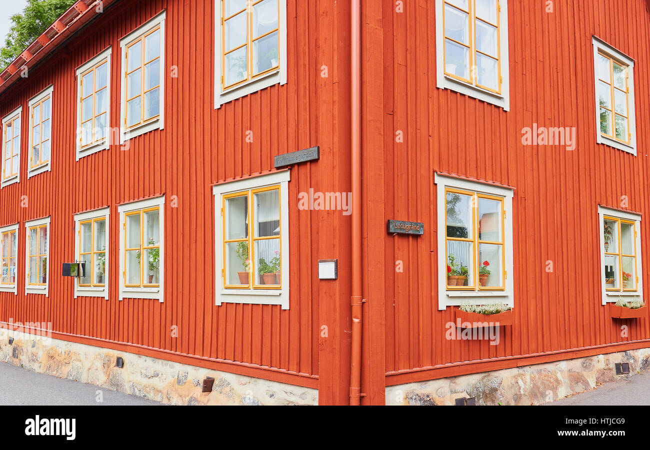 Wooden corner house hi-res stock photography and images - Alamy