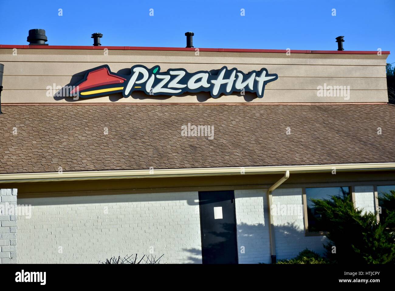 Pizza Hut restaurant Stock Photo - Alamy