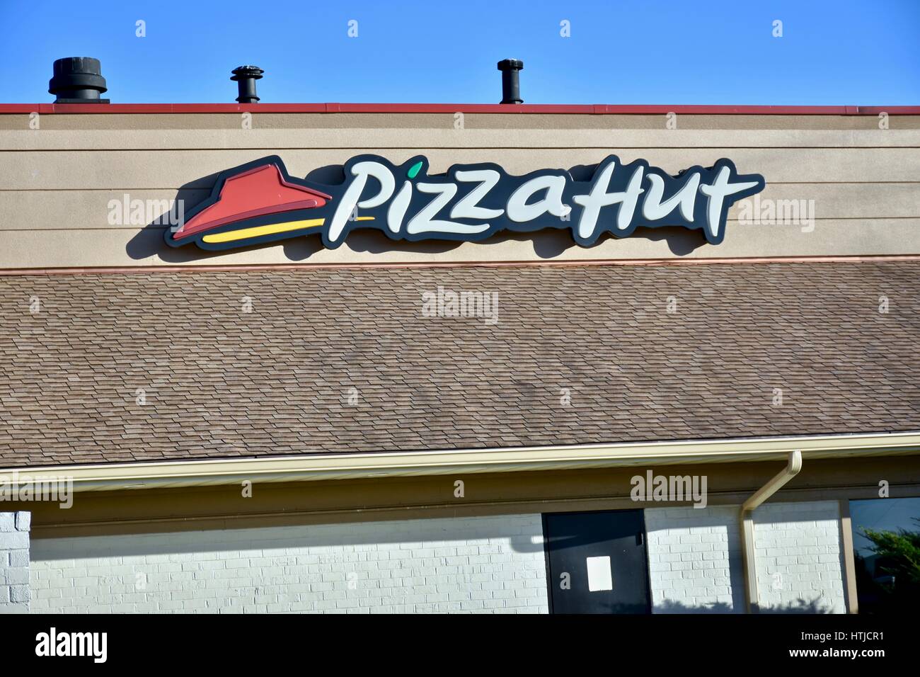 Pizza Hut restaurant Stock Photo - Alamy
