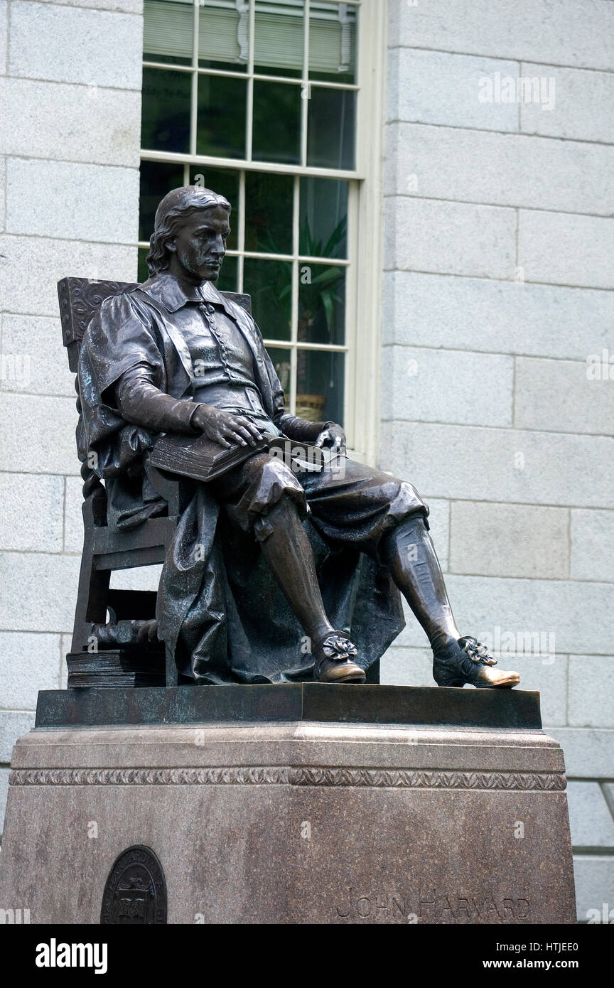John Harvard Statue