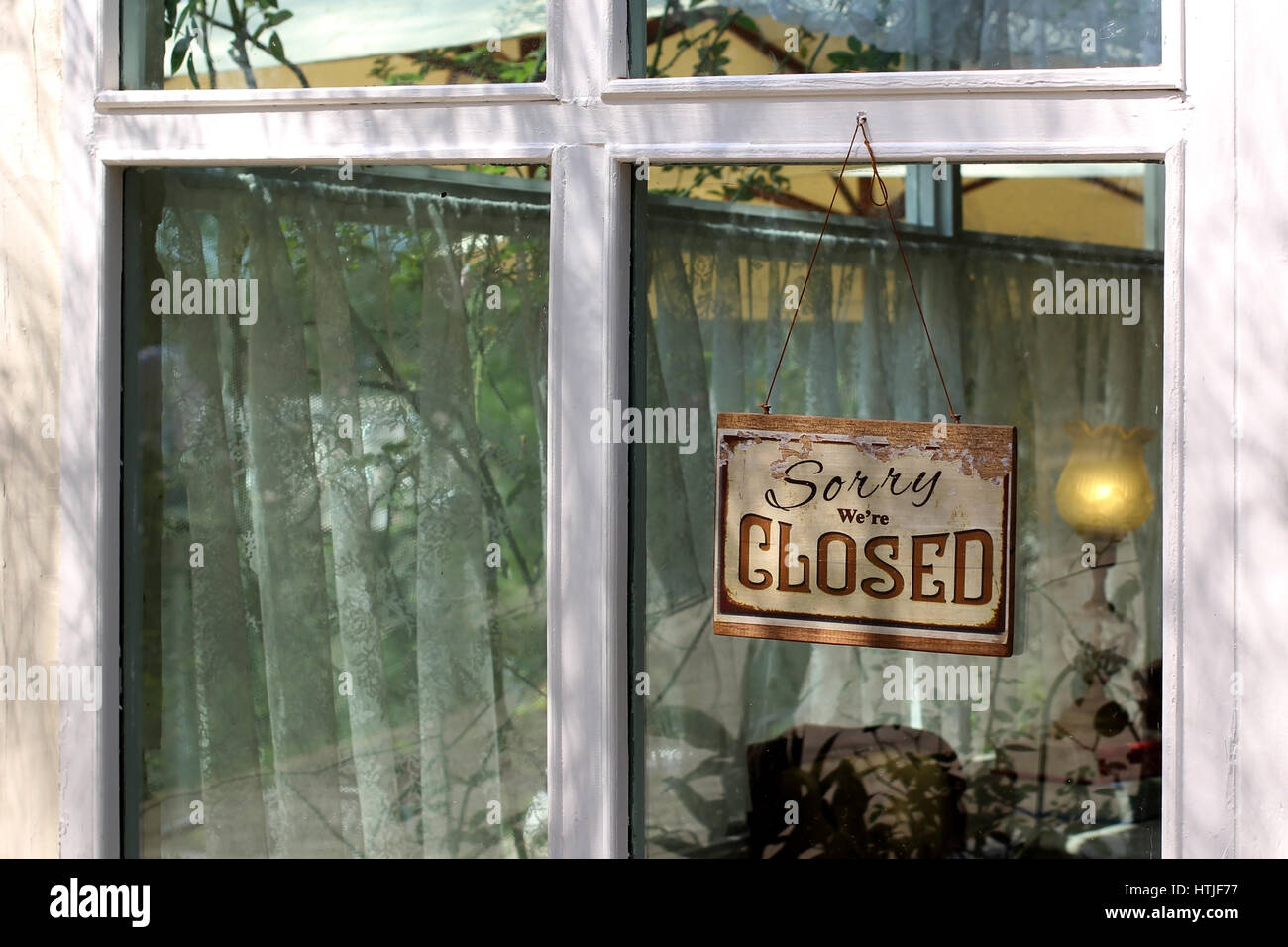 vintage closed sign hanging in front of shop window Stock Photo - Alamy