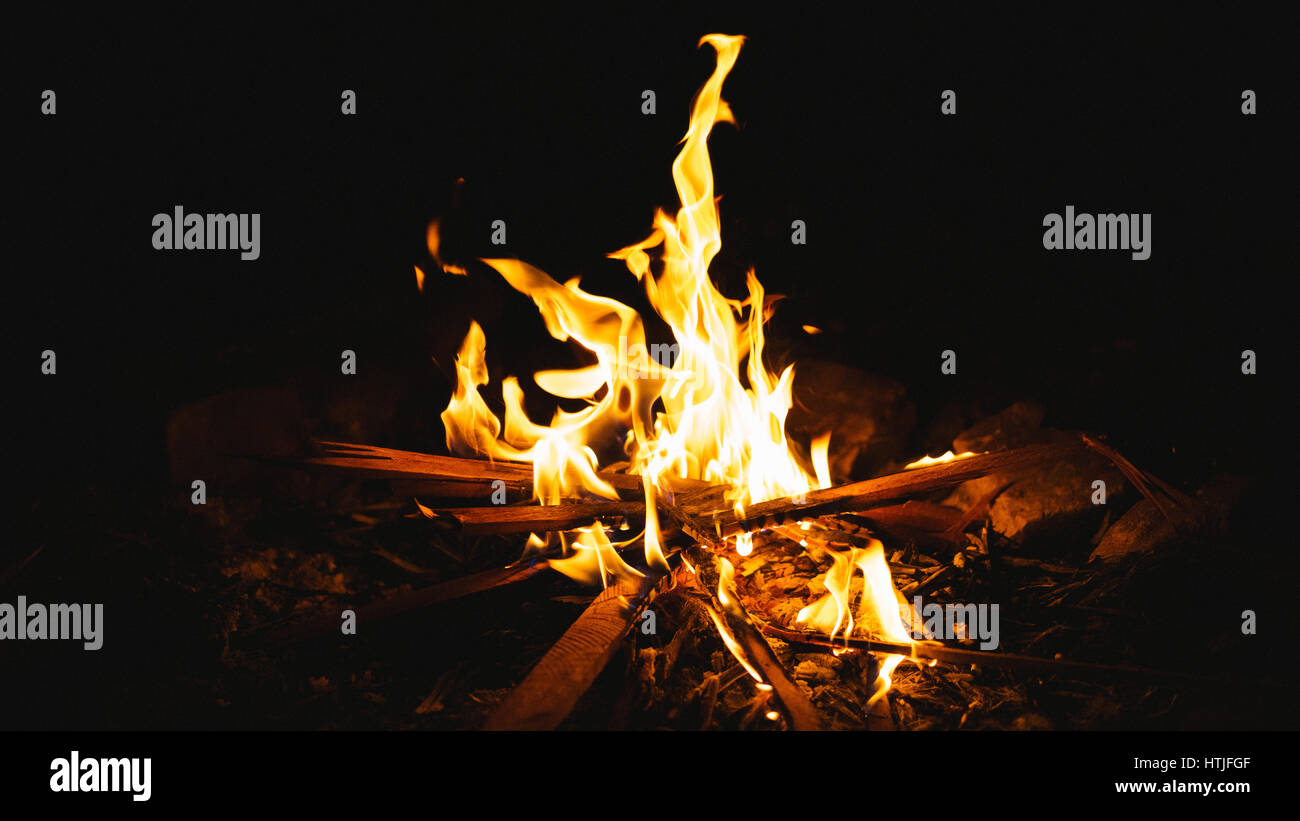 A small camp fire Stock Photo - Alamy
