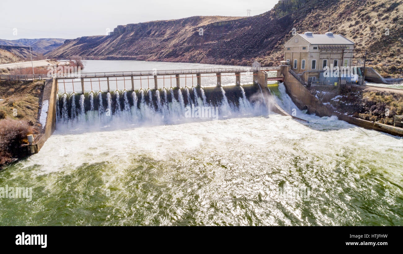 Dam water splashes hi-res stock photography and images - Alamy