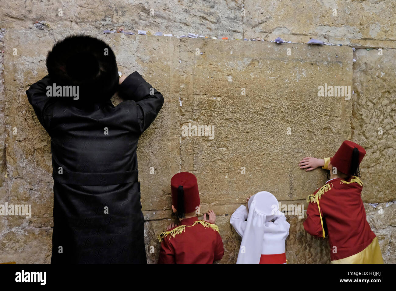 Hasidic children hi-res stock photography and images - Alamy