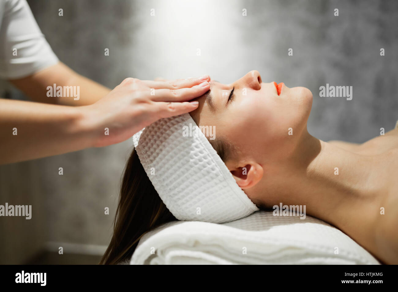 Woman massage face hi-res stock photography and images - Alamy
