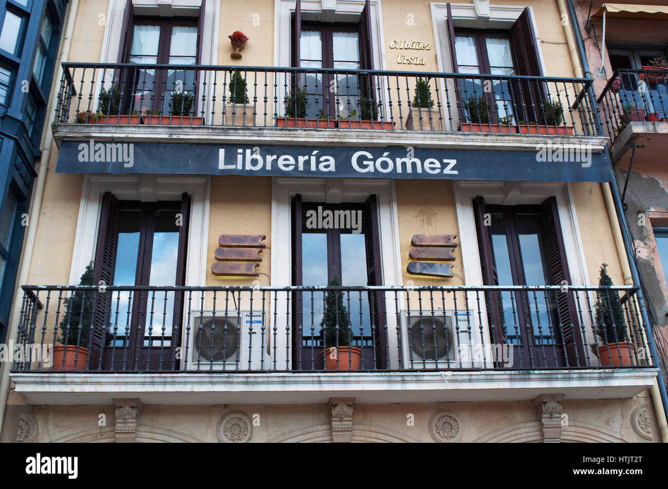 Old bookstore facade High Resolution Stock Photography and Images - Alamy