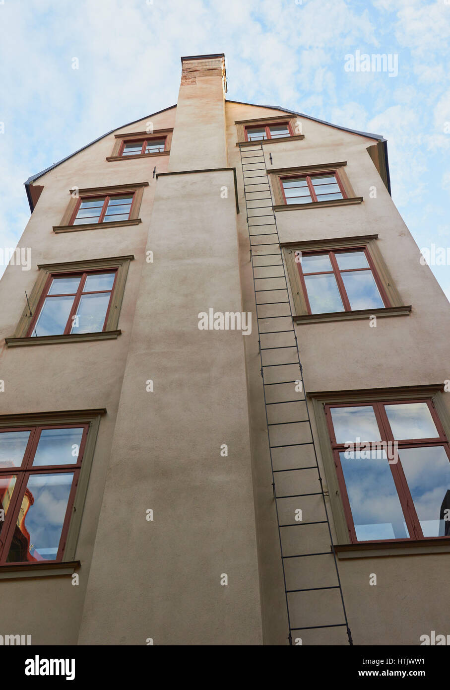 Thin tall building hi-res stock photography and images - Alamy