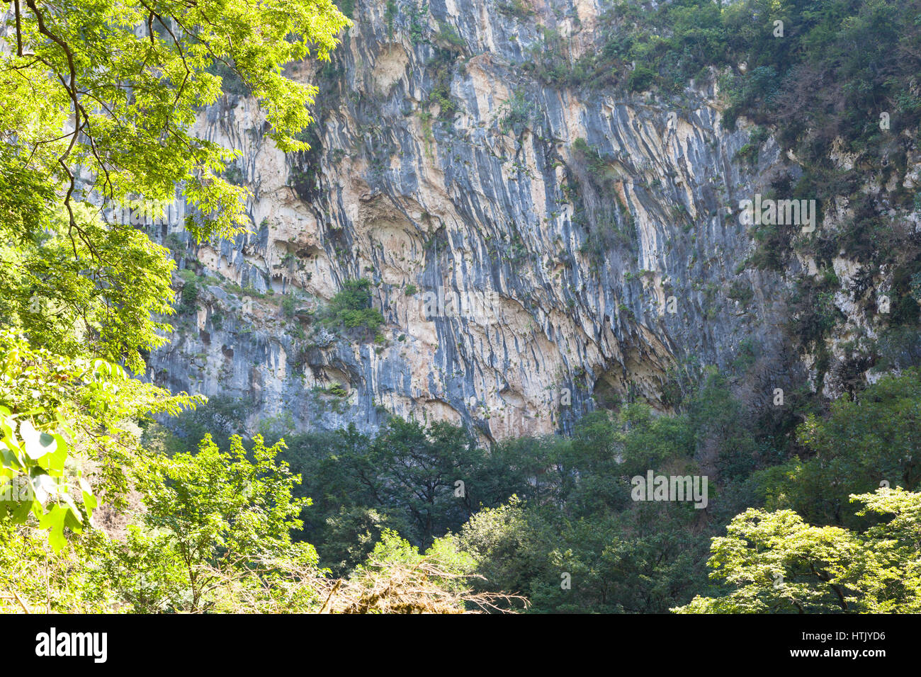 Sheer cliffs hi-res stock photography and images - Alamy