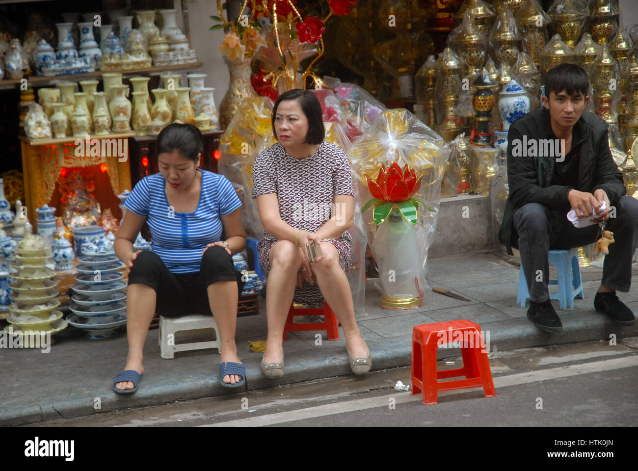 Street traders, Hanoi, Vietnam Stock Photo - Alamy