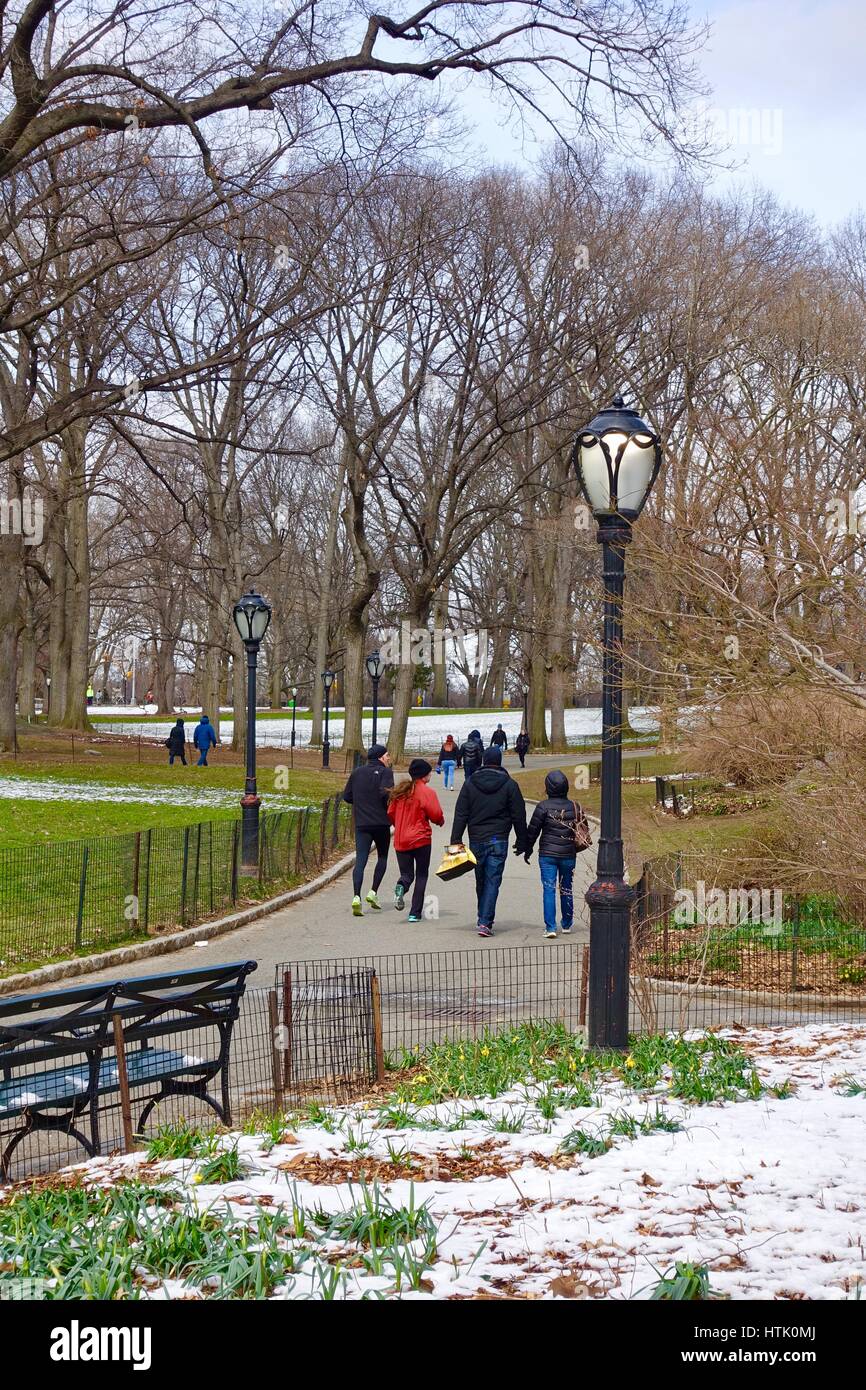Central park light poles hi-res stock photography and images - Alamy