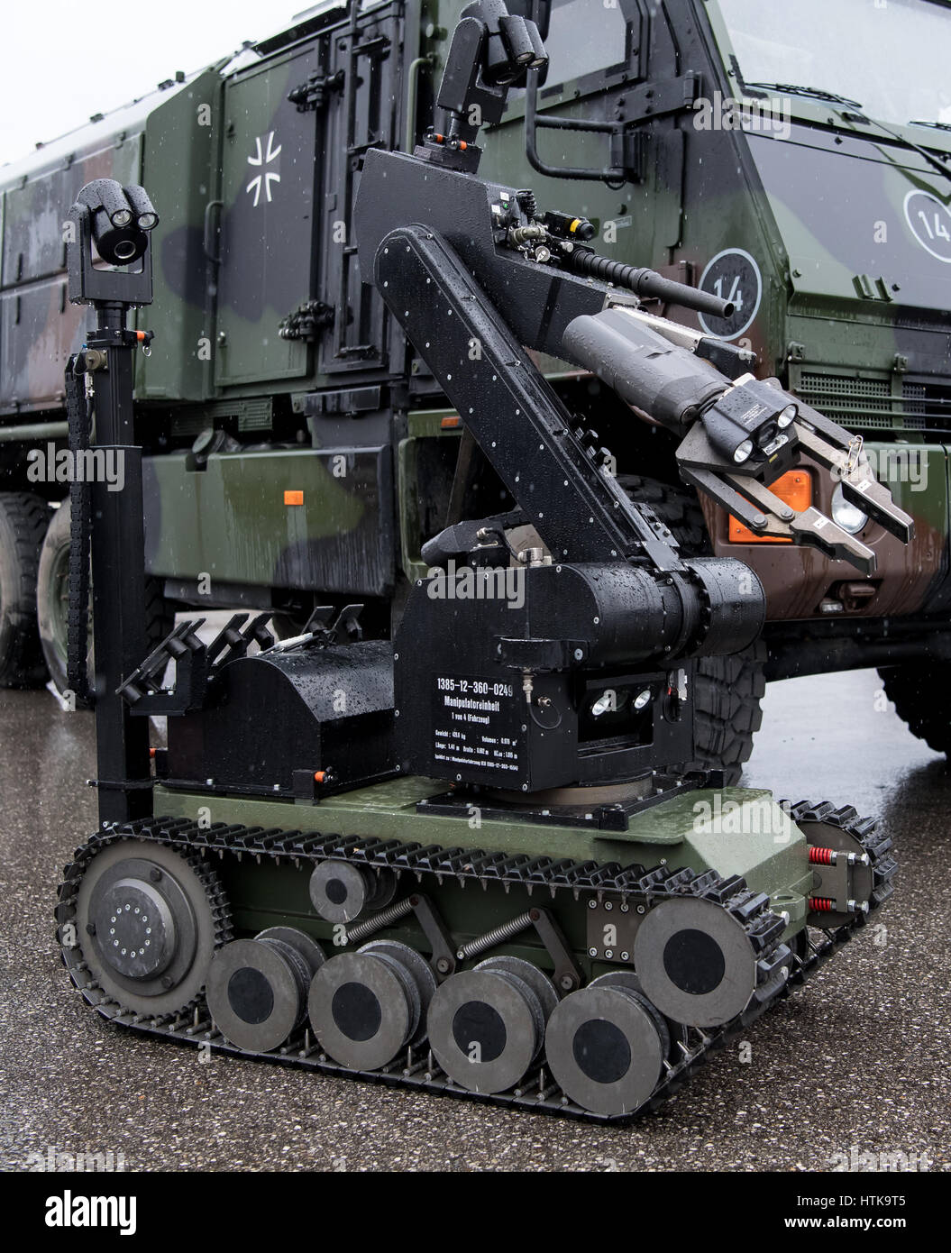 Bomb disposal unit robot hi-res stock photography and images - Alamy
