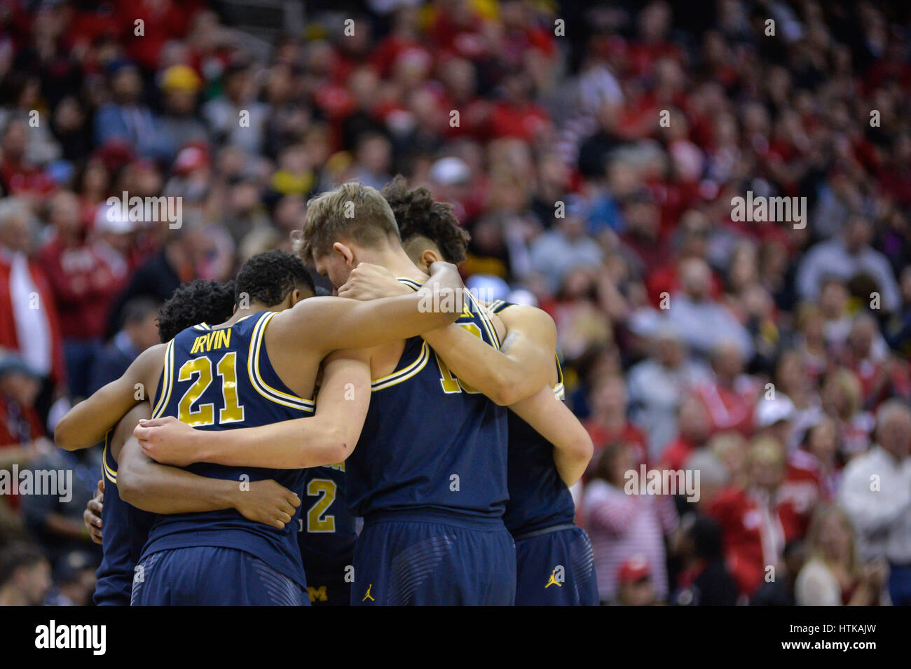 Huddles basketball team hi-res stock photography and images - Alamy
