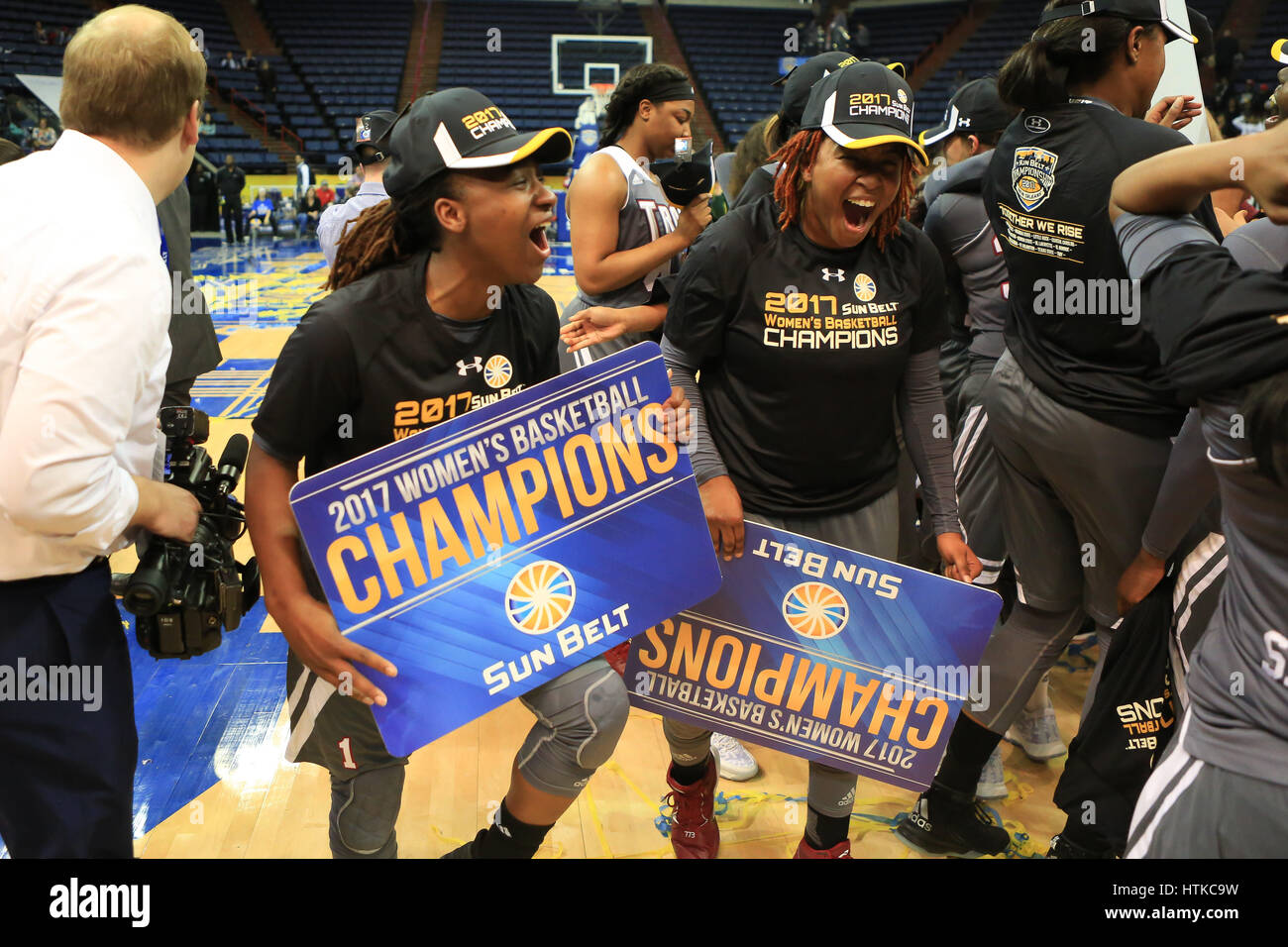 March 12, 2017 - Troy Trojans hold up the Championship sign after ...