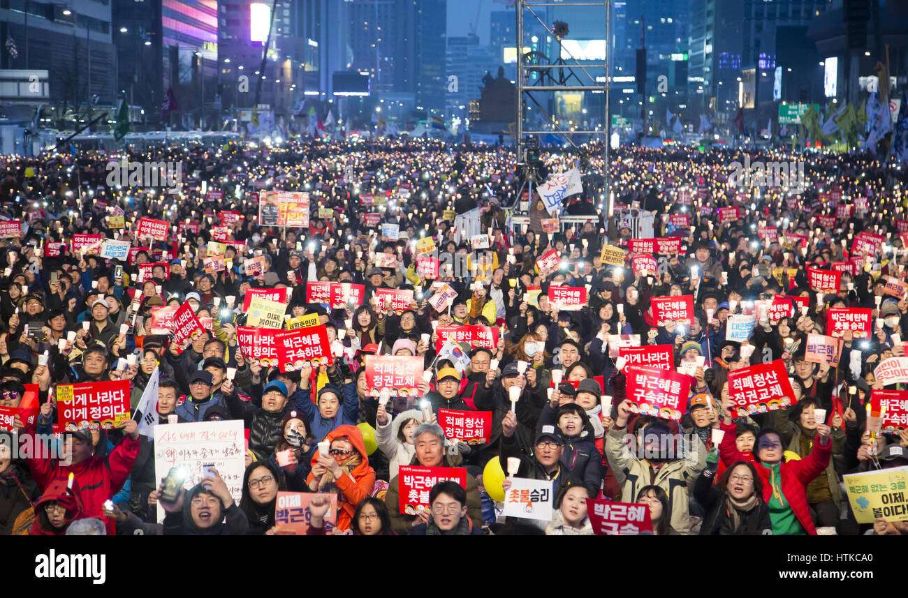 South Korea Politics, Mar 11, 2017 : People attend a candle-lit rally ...
