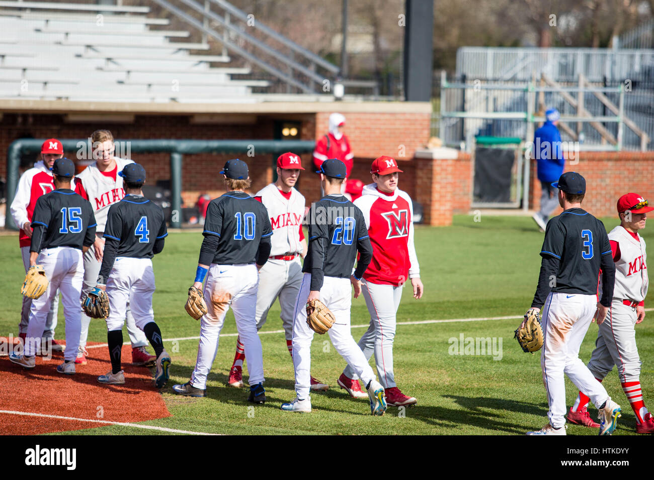 Baseball teams shake hands hi-res stock photography and images - Alamy