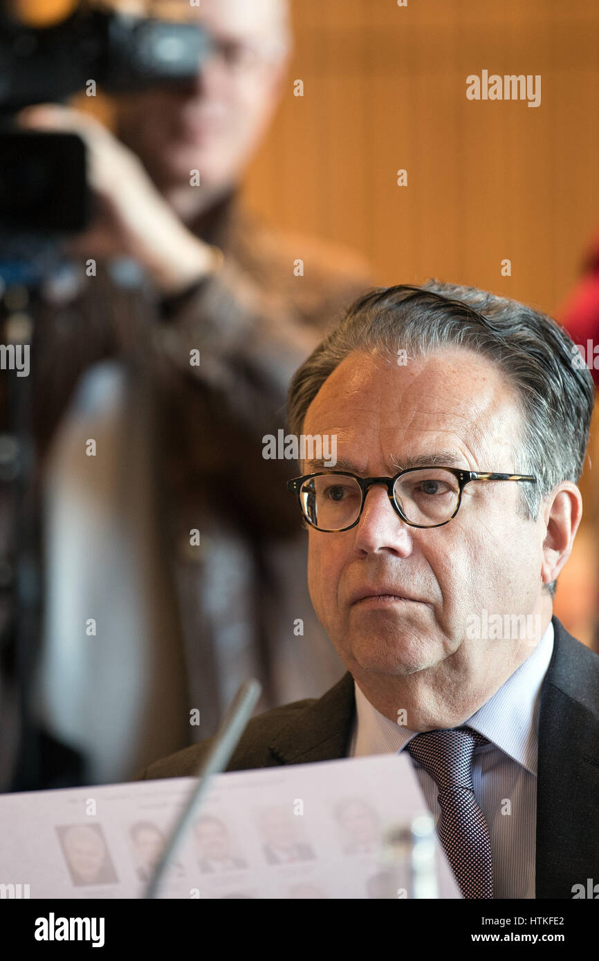 Former radical movement leader hi-res stock photography and images - Alamy