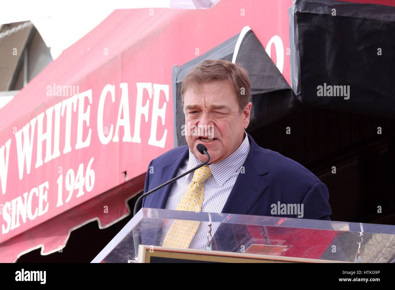 John goodman walk of fame star ceremony hi-res stock photography and ...