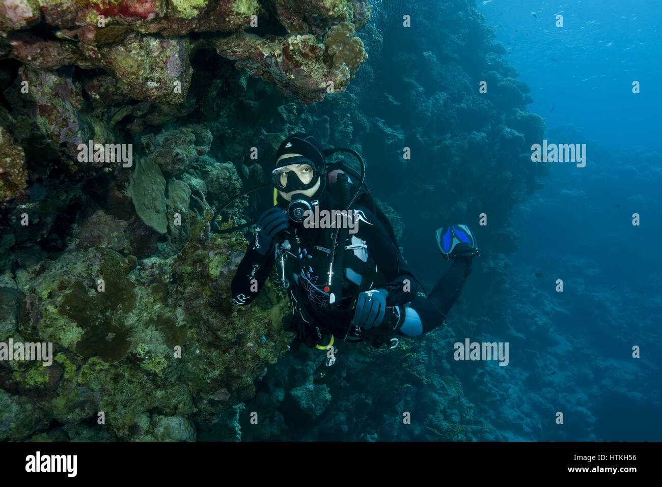 November 7, 2016 - Red Sea, Egypt - Female cuba diver, man and woman ...