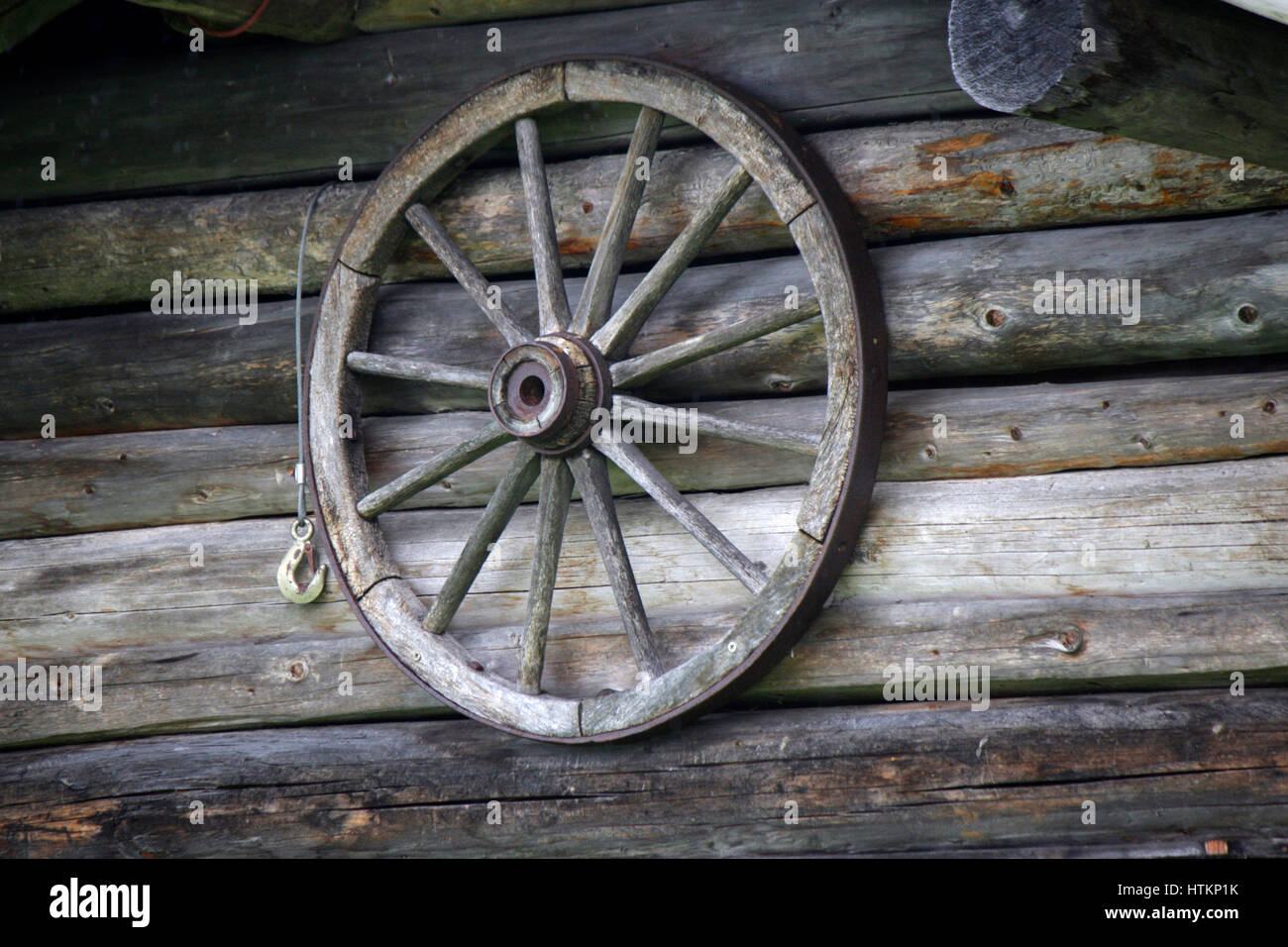 Altes rad holz hi-res stock photography and images - Alamy
