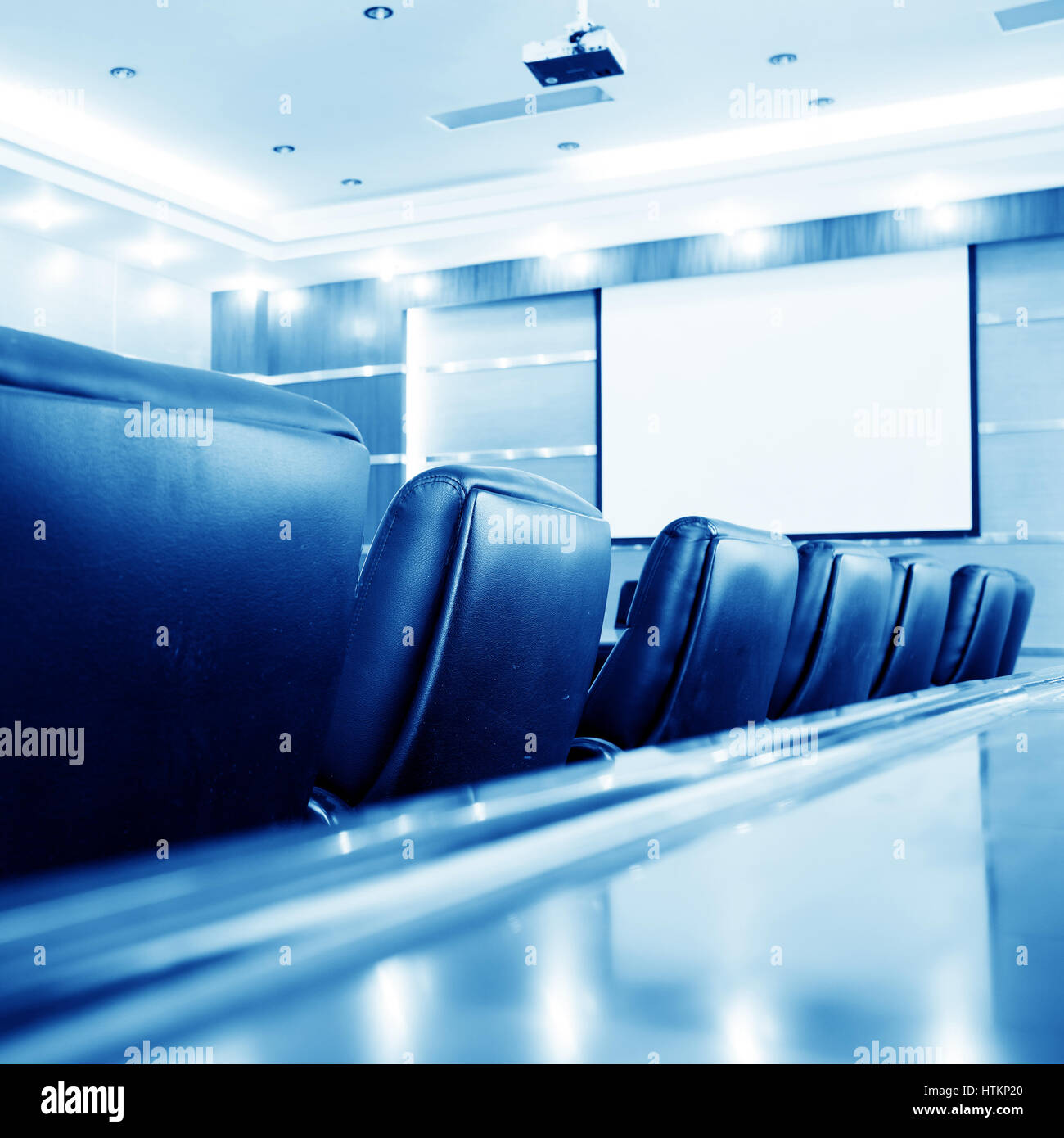 Conference room tables and chairs Stock Photo - Alamy