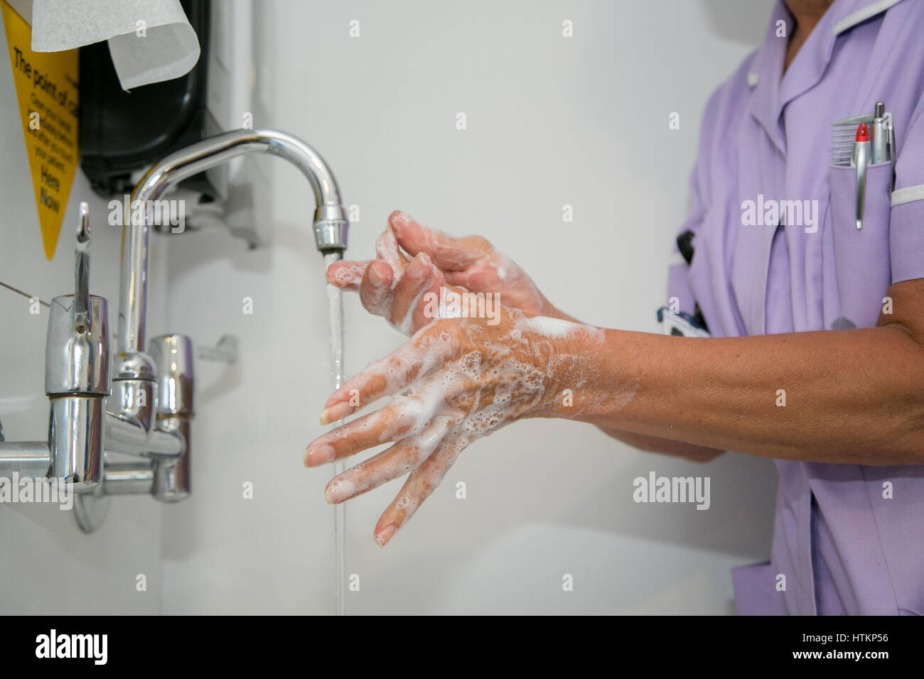Hospital hand washing hi-res stock photography and images - Alamy